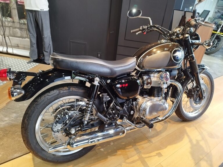 現行W800/MEGURO K3 に装着できるカワサキ純製シート | KAWASAKI-ZONE