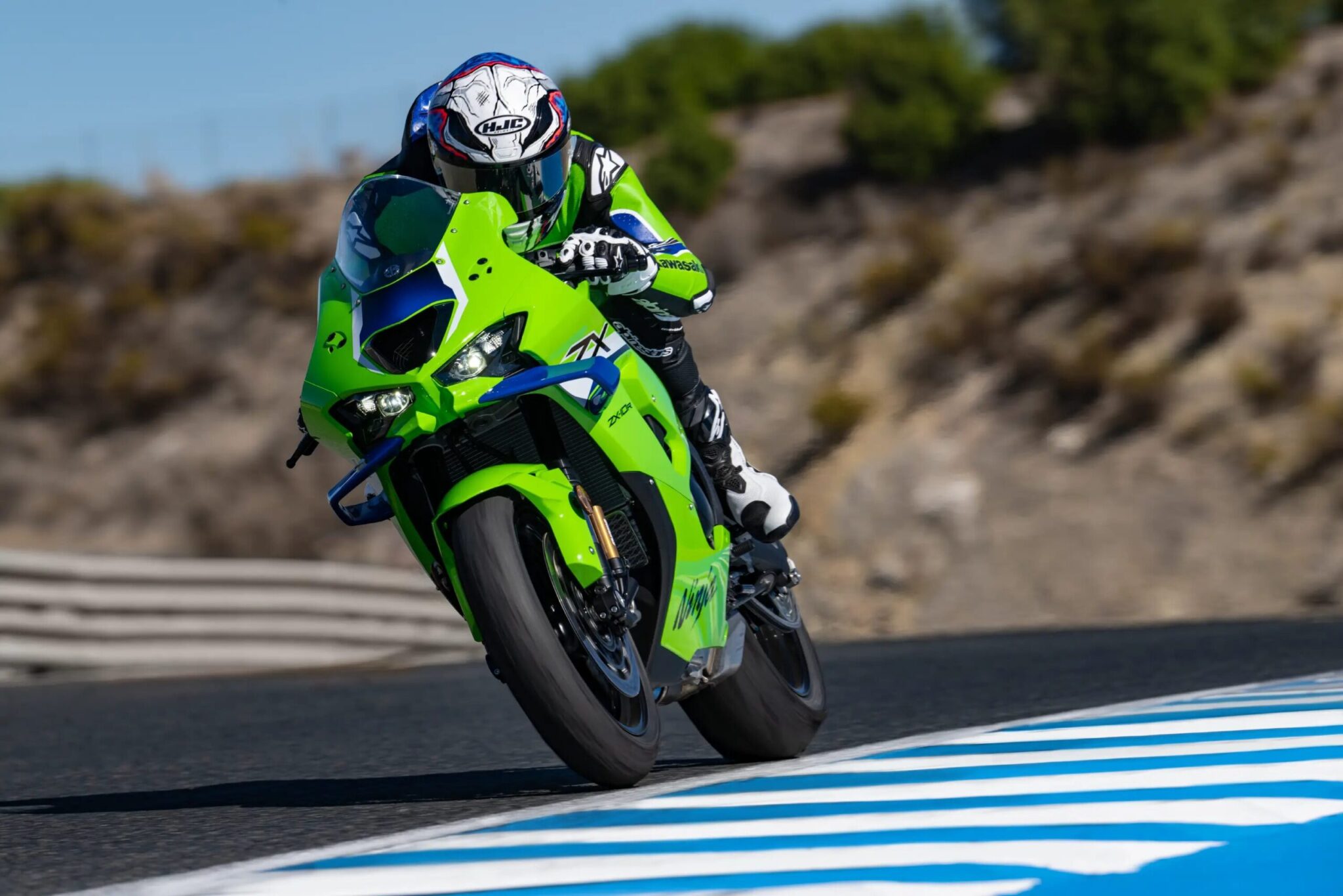 2026年モデル『Ninja ZX-10R』 国内導入のご案内！ウィングレッドなどを新たに搭載！ | KAWASAKI-ZONE